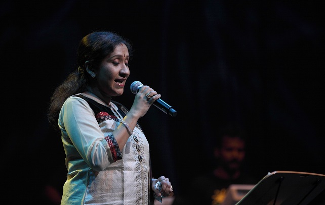 சுஜாதா மோகன் வாழ்க்கை வரலாறு – Sujatha Mohan Biography in TamilItsTamil